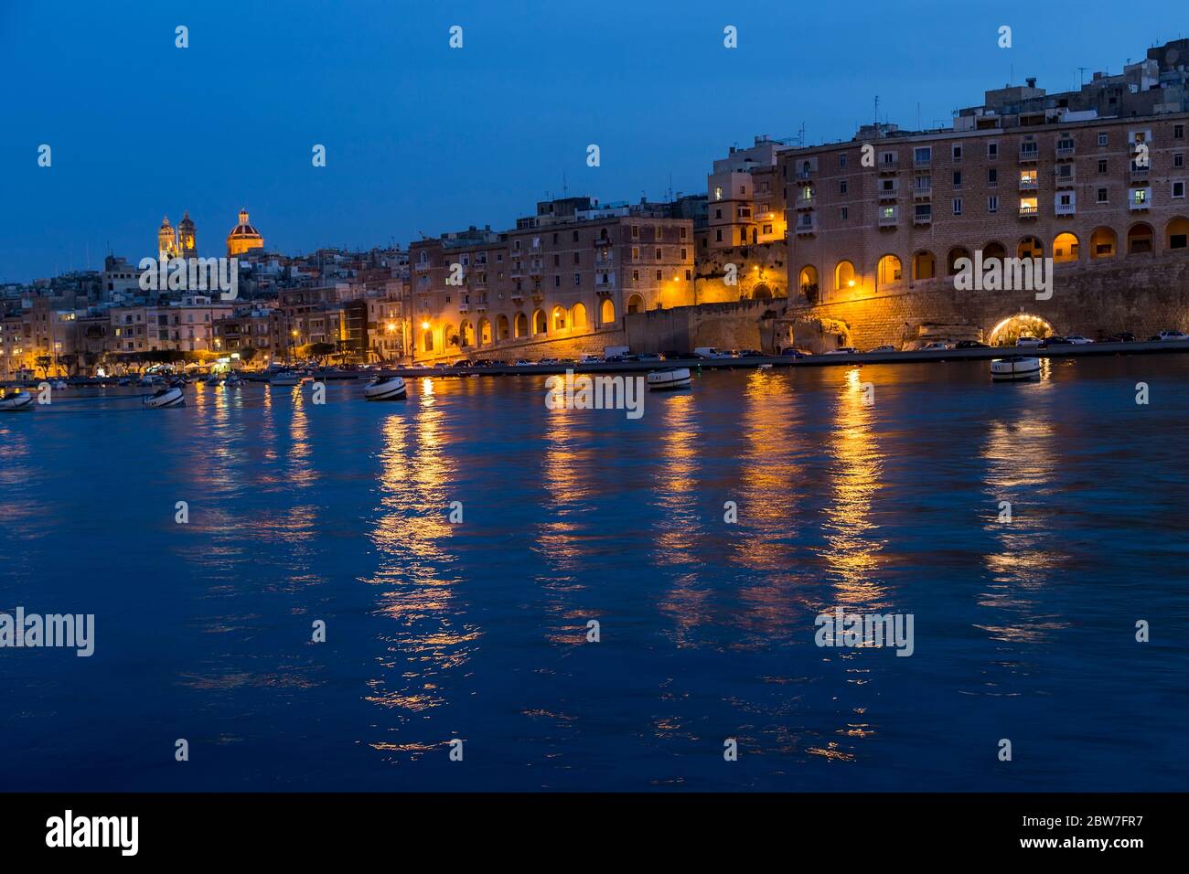 Dusk at fortified city of Birgu aka Vittoriosa, Malta Stock Photo - Alamy