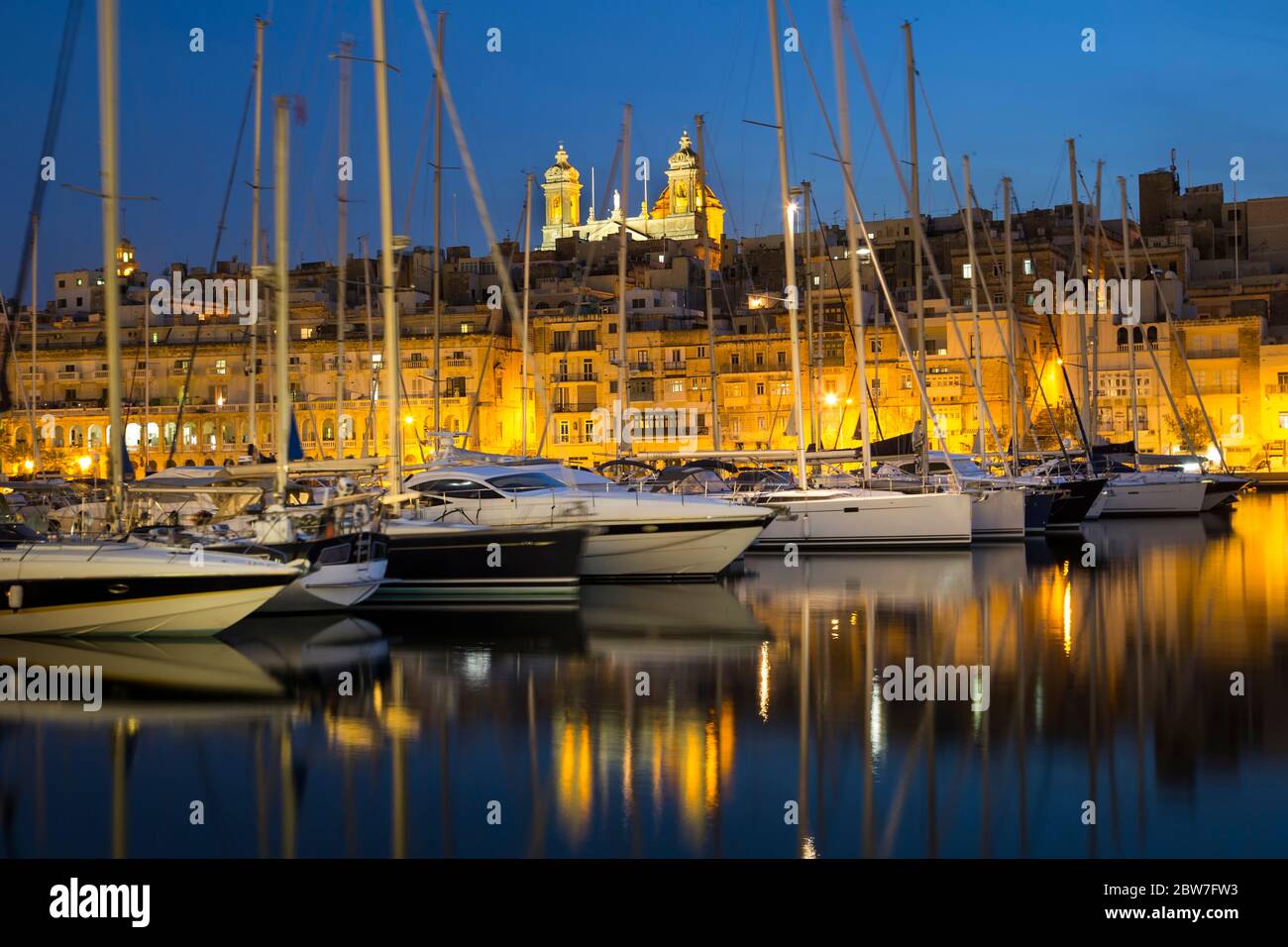 Marina, fortified city of Birgu aka Vittoriosa, Malta Stock Photo - Alamy
