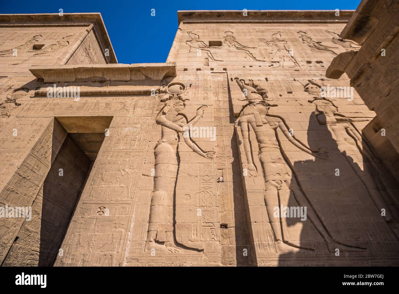 Ancient temples on the river nile hi-res stock photography and images ...