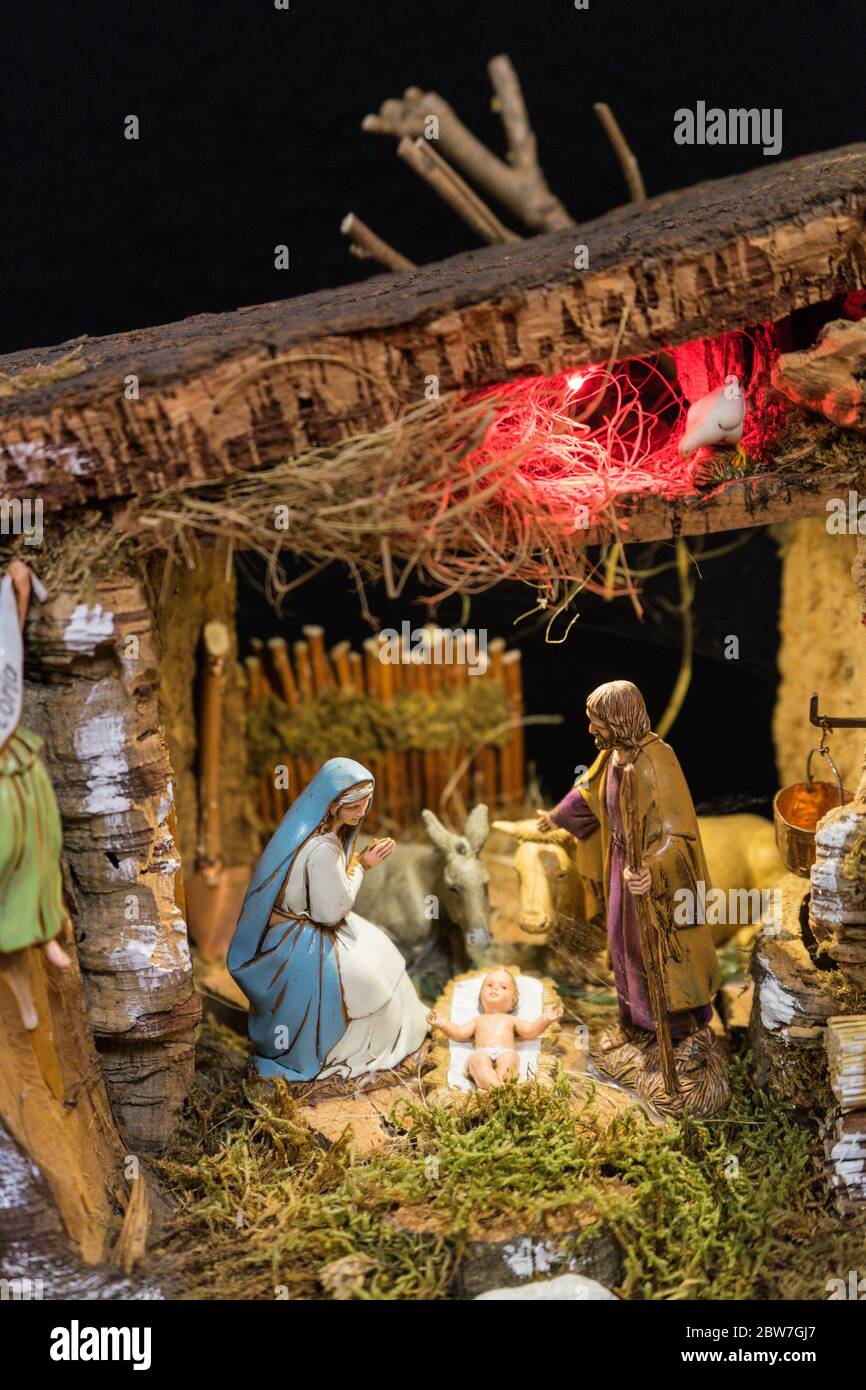 Statues of the nativity scene with baby Jesus Stock Photo - Alamy