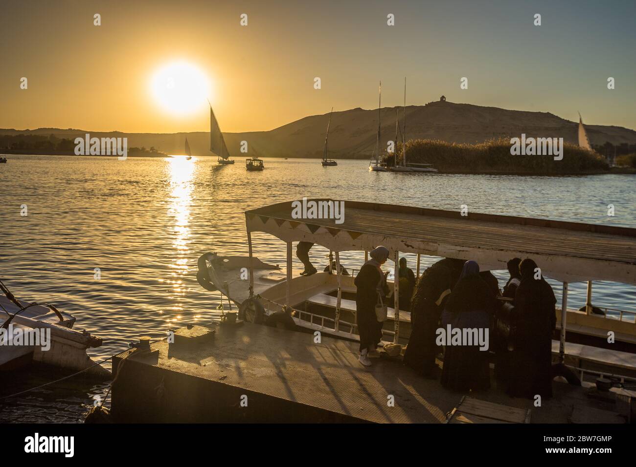 Feluka nile hi-res stock photography and images - Alamy