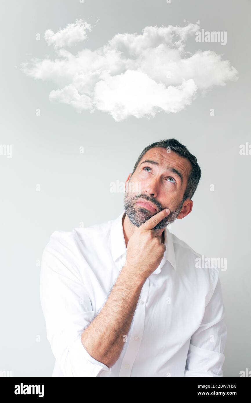 Cloud overhead hi-res stock photography and images - Alamy