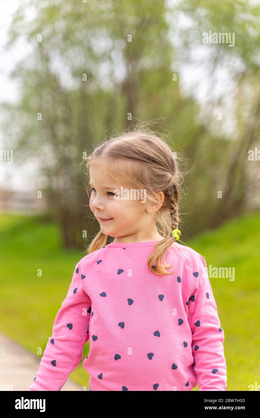 portrait of a 4 year old girl on an open air Stock Photo - Alamy