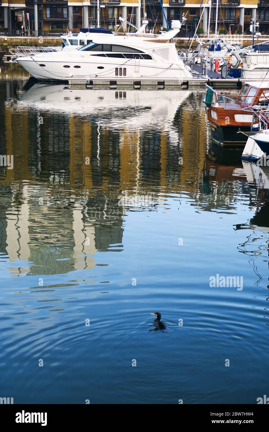 London dock wapping hi-res stock photography and images - Alamy