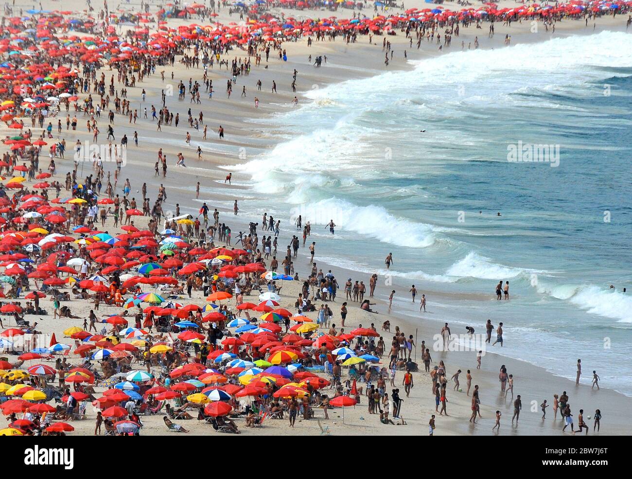Rio crowd hi-res stock photography and images - Alamy