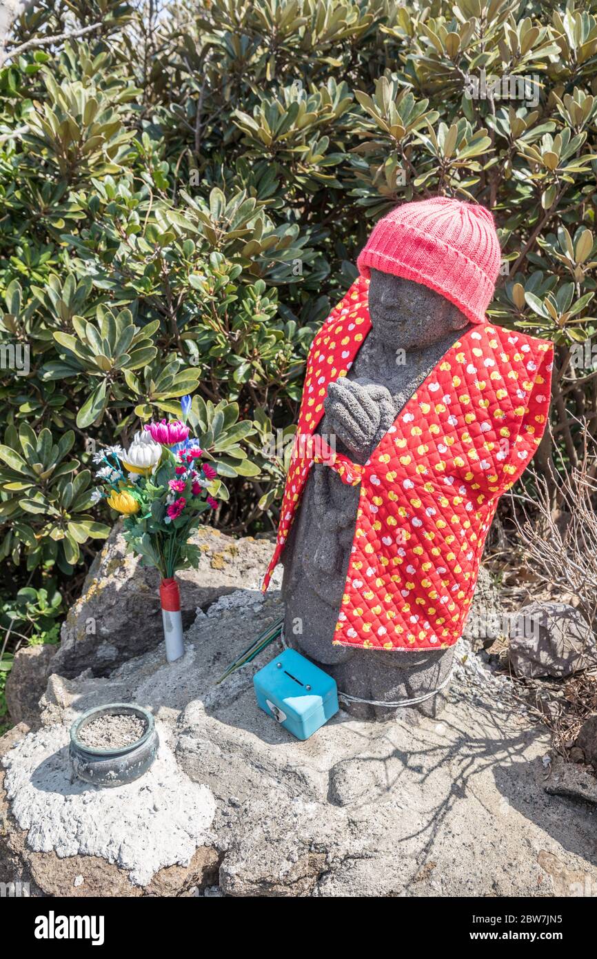 Statue in red clothes, Motonosumi Shrine, Nagato, Japan Stock Photo - Alamy