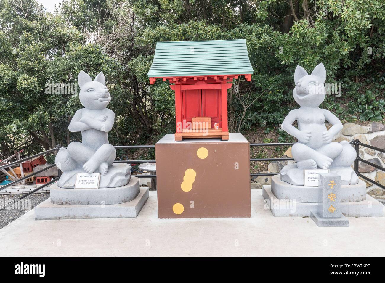 Fox statues, Motonosumi Shrine, Nagato, Japan Stock Photo - Alamy