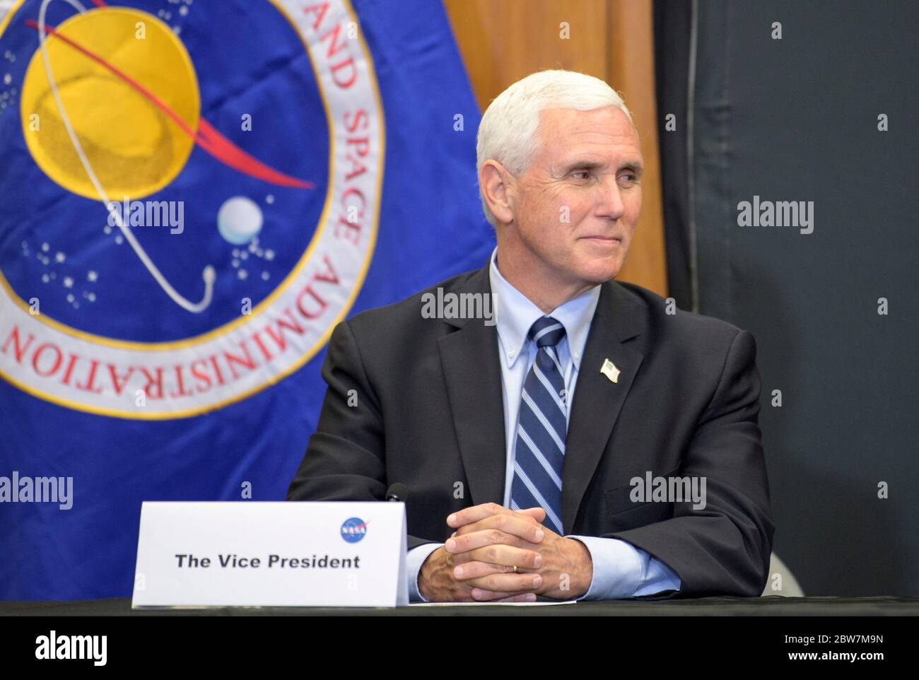 Crew briefing hi-res stock photography and images - Alamy