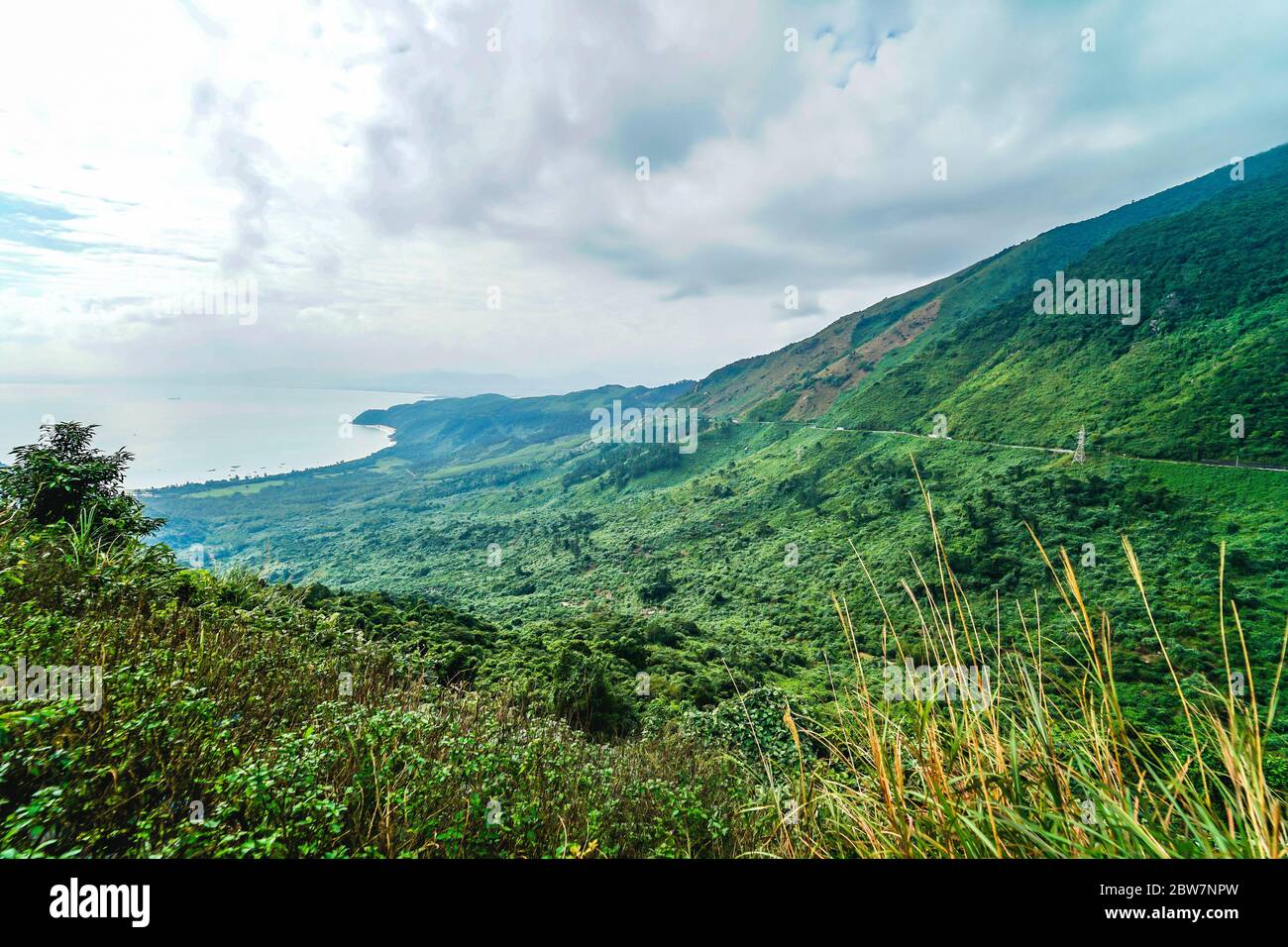 Hai Van Pass is one of the most beautiful mountain passes in Vietnam ...