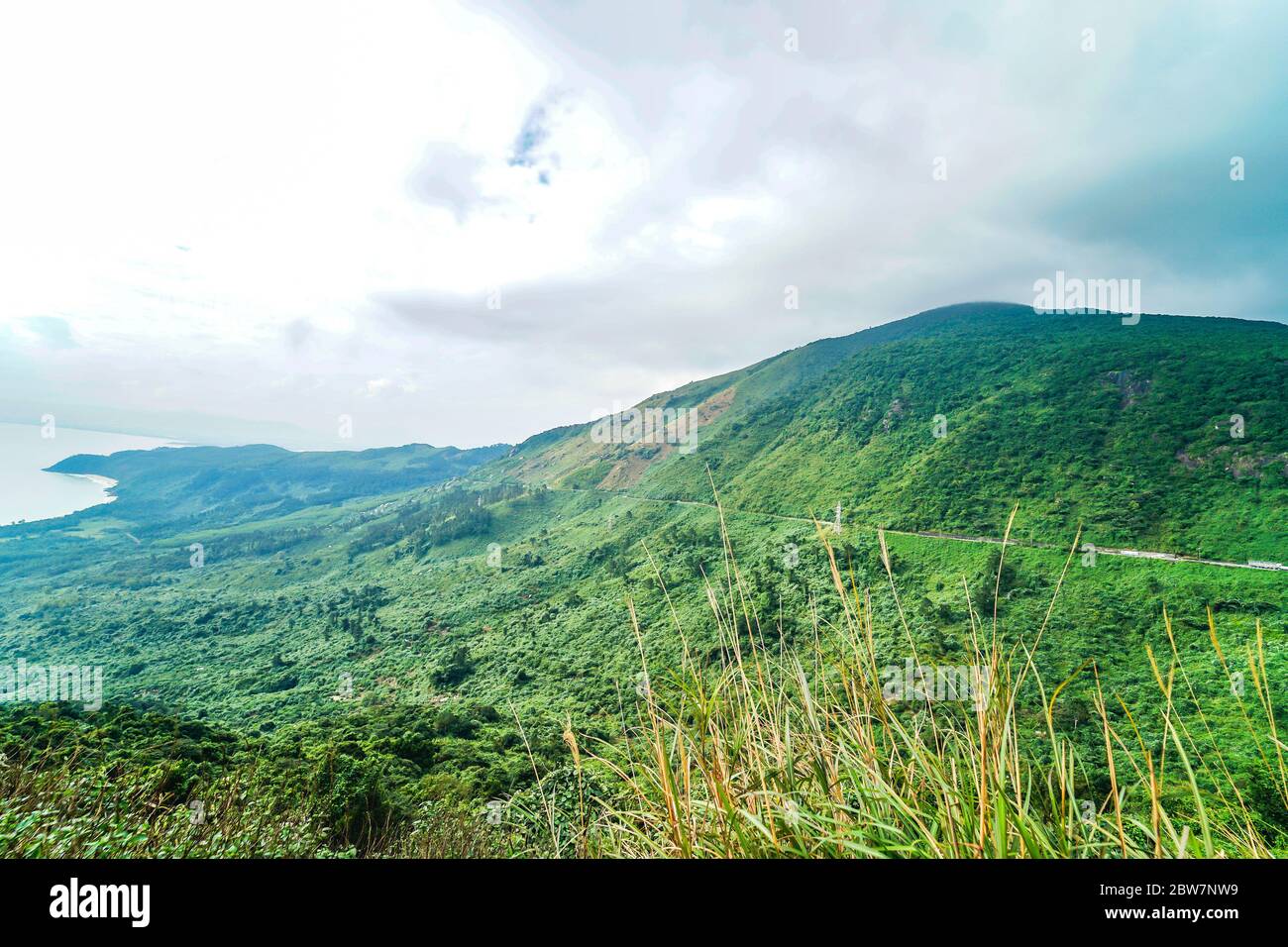 Hai Van Pass is one of the most beautiful mountain passes in Vietnam ...