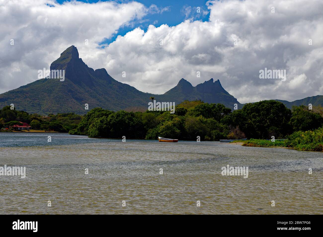 Rempart and Mamelles peaks, from Tamarin Bay where the Indian Ocean ...