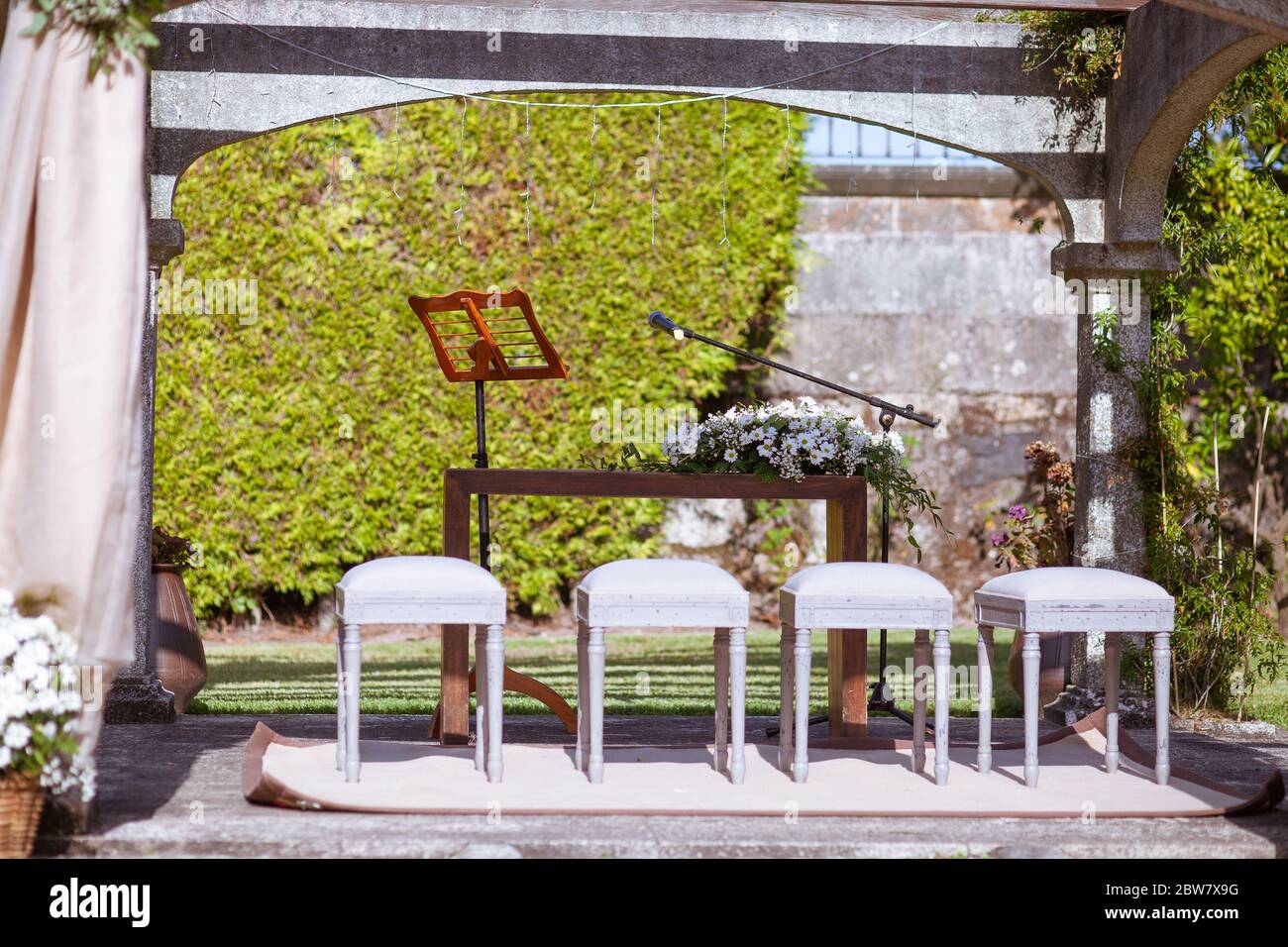 Christian wedding lectern hi-res stock photography and images - Alamy