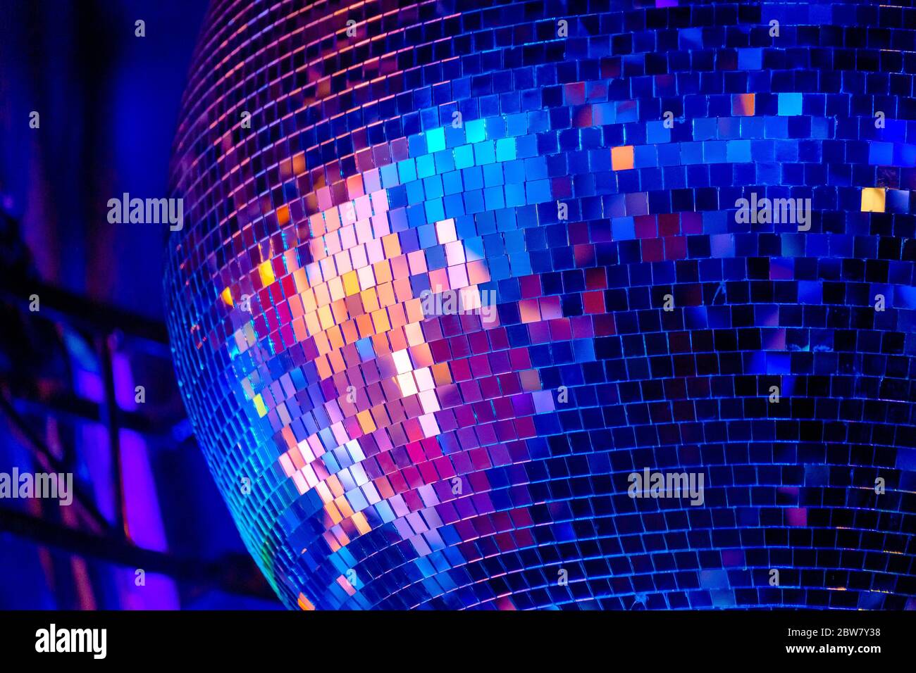 Disco mirror ball at the night club Stock Photo - Alamy