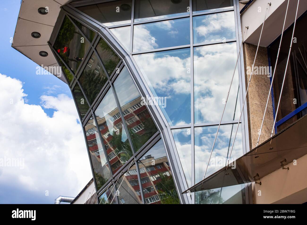 Large glass windows reflecting hi-res stock photography and images - Alamy