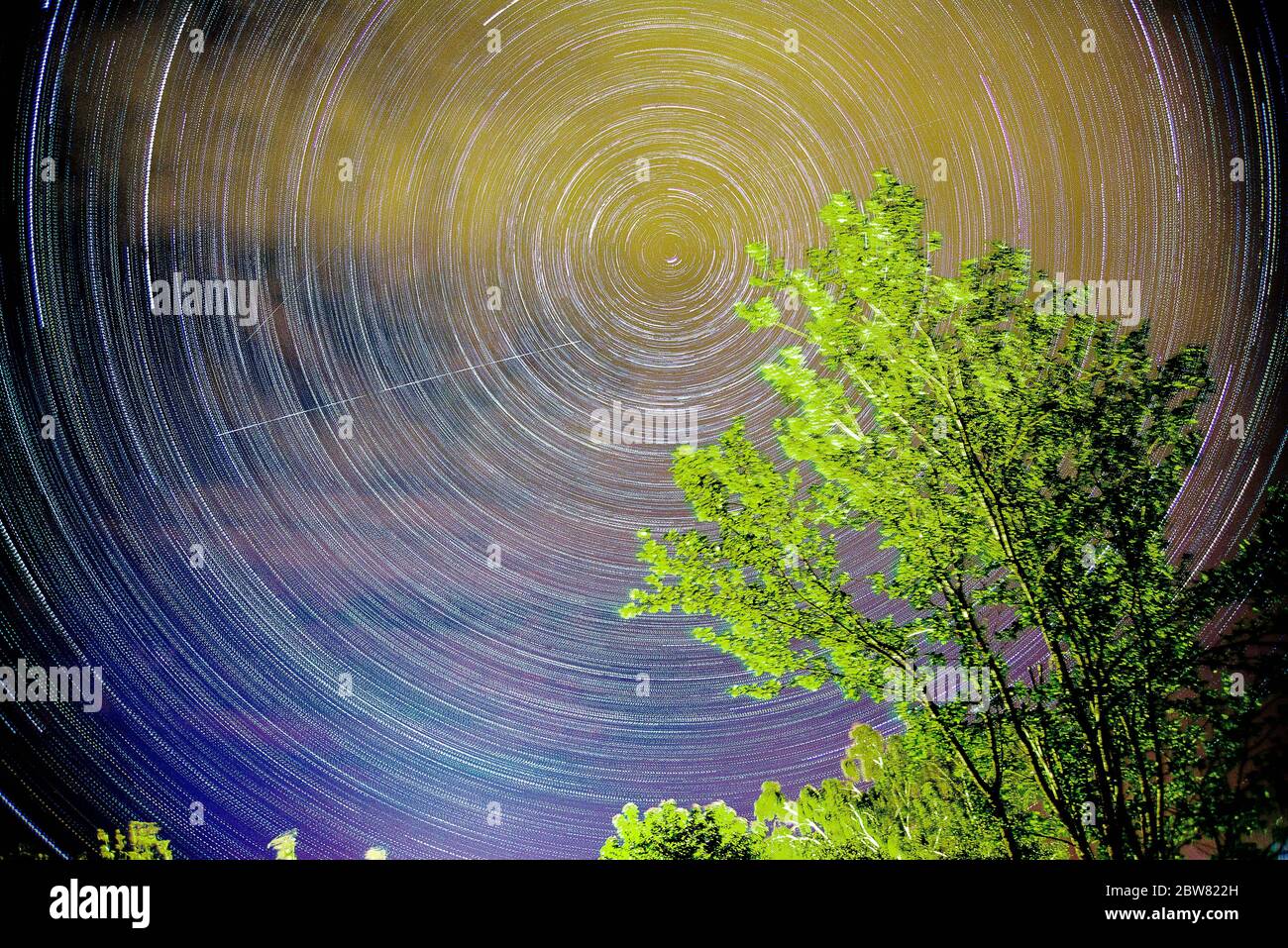 Northern hemisphere star trails hi-res stock photography and images - Alamy