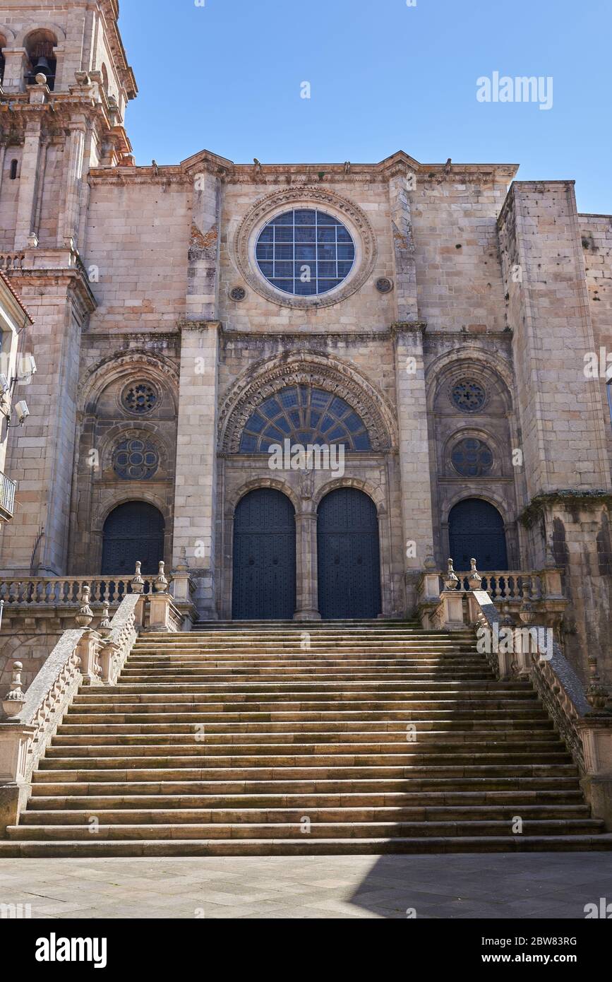 Romanica cathedral hi-res stock photography and images - Alamy