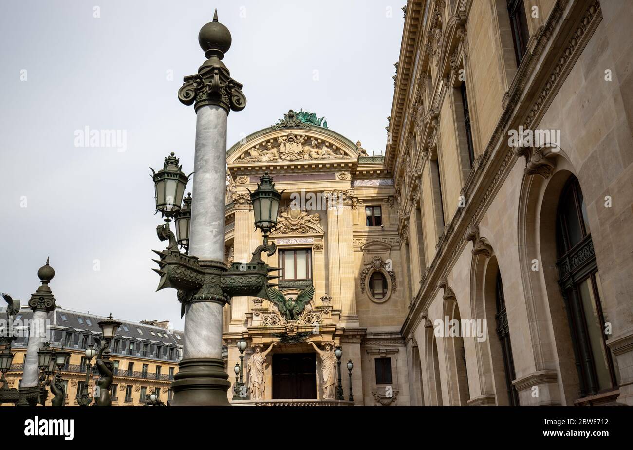 Back street paris hi-res stock photography and images - Alamy