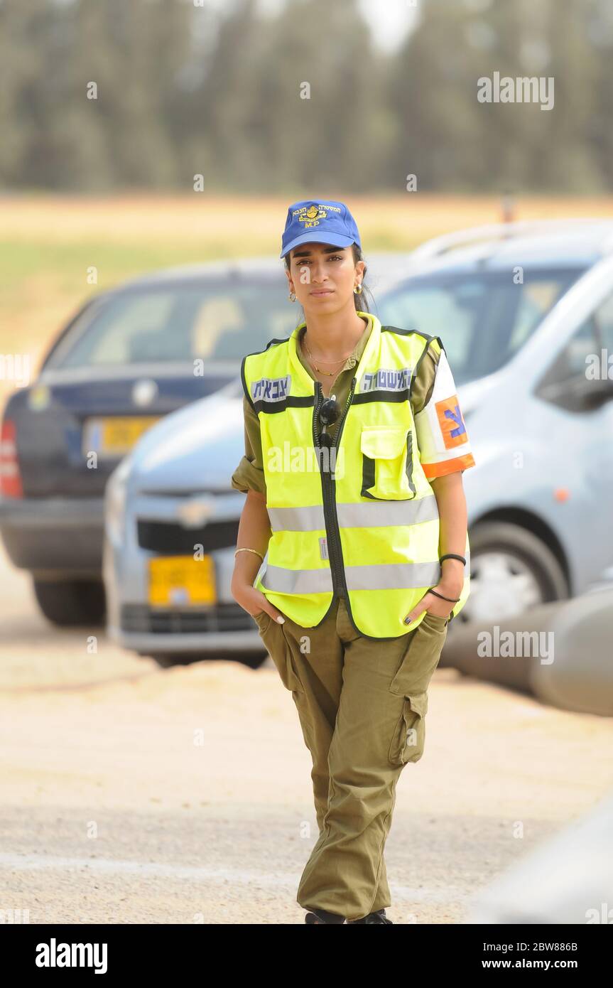 Israeli soldier female hi-res stock photography and images - Alamy
