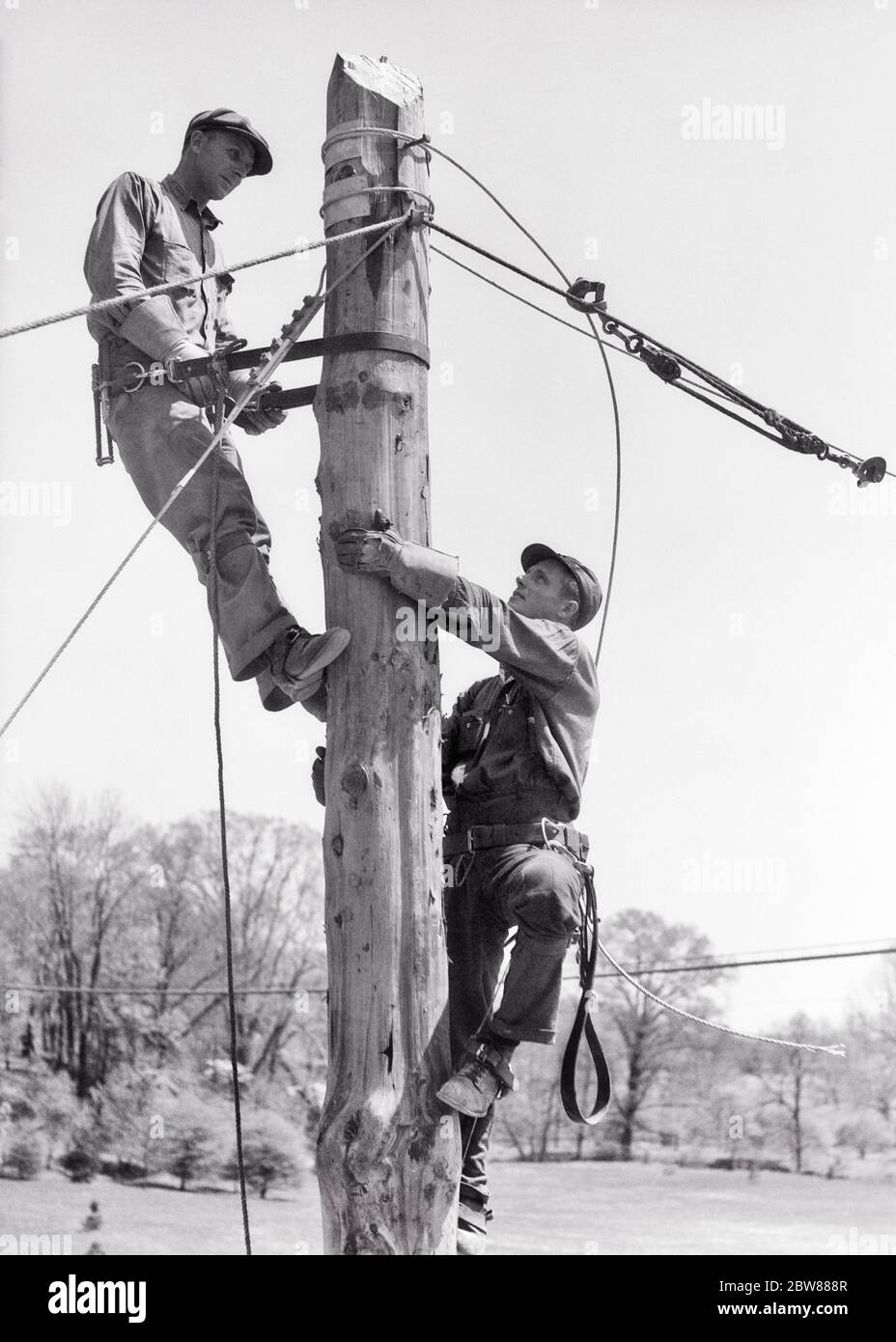 Two utility workers hi-res stock photography and images - Alamy