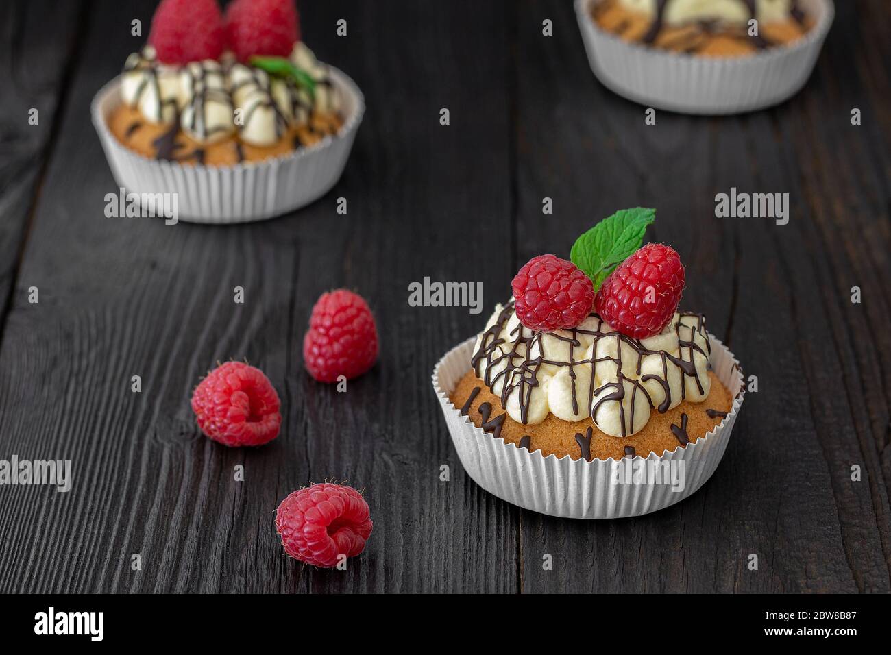 Black raspberry cake hi-res stock photography and images - Alamy