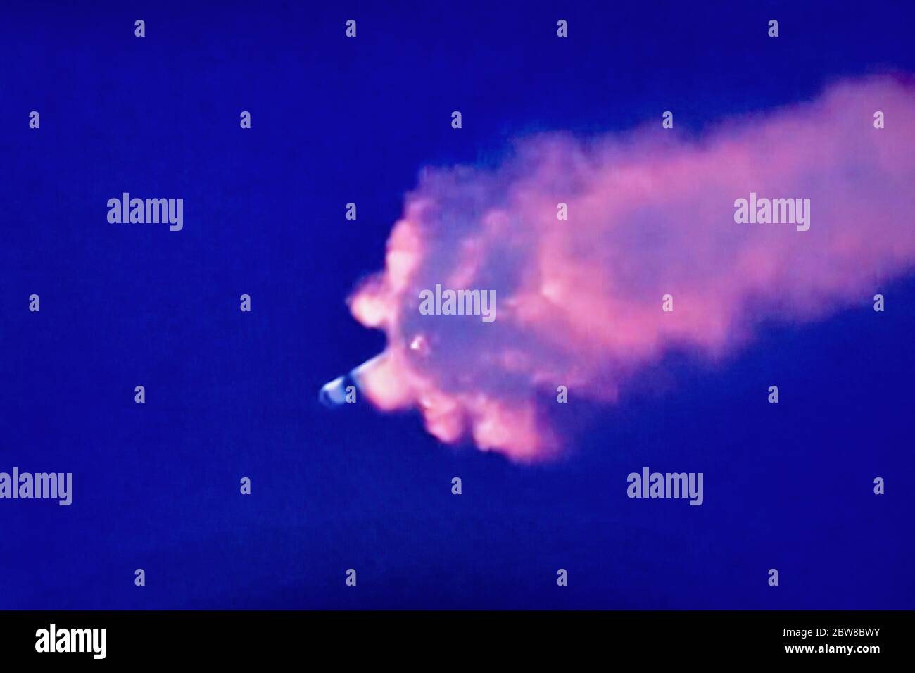Spacex dragon launch hi-res stock photography and images - Alamy