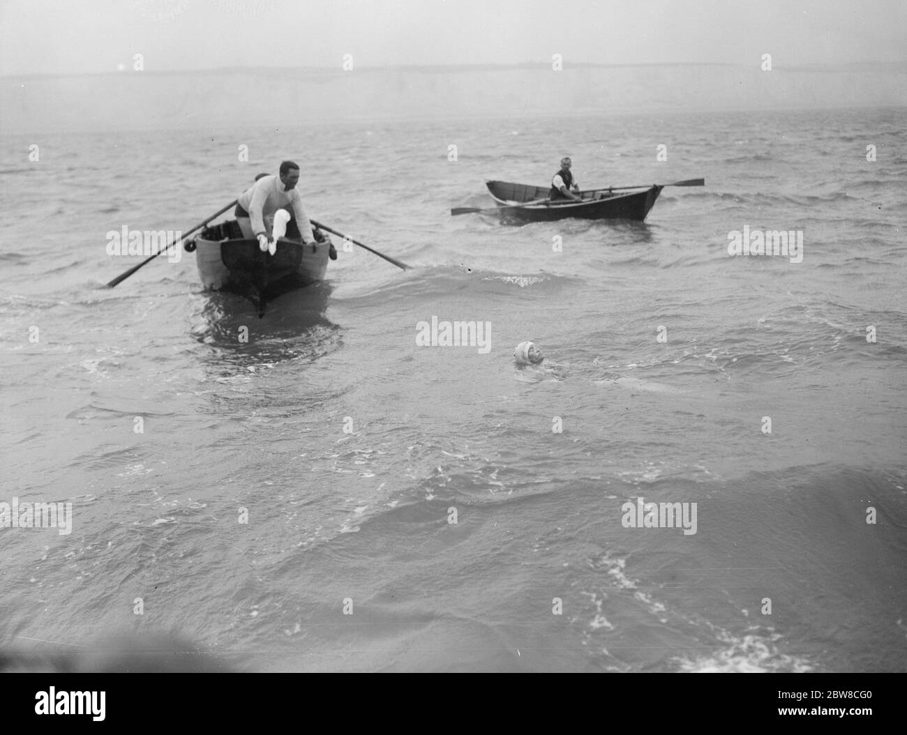 Miss MacLennan gives up attempt to swim channel after 25 hours in water ...