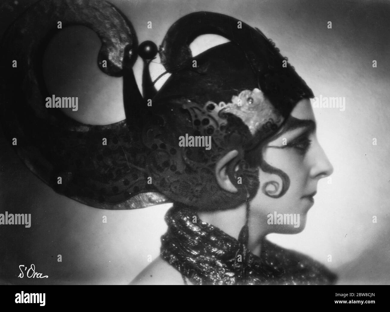 Temple maidens Black and White Stock Photos & Images - Alamy