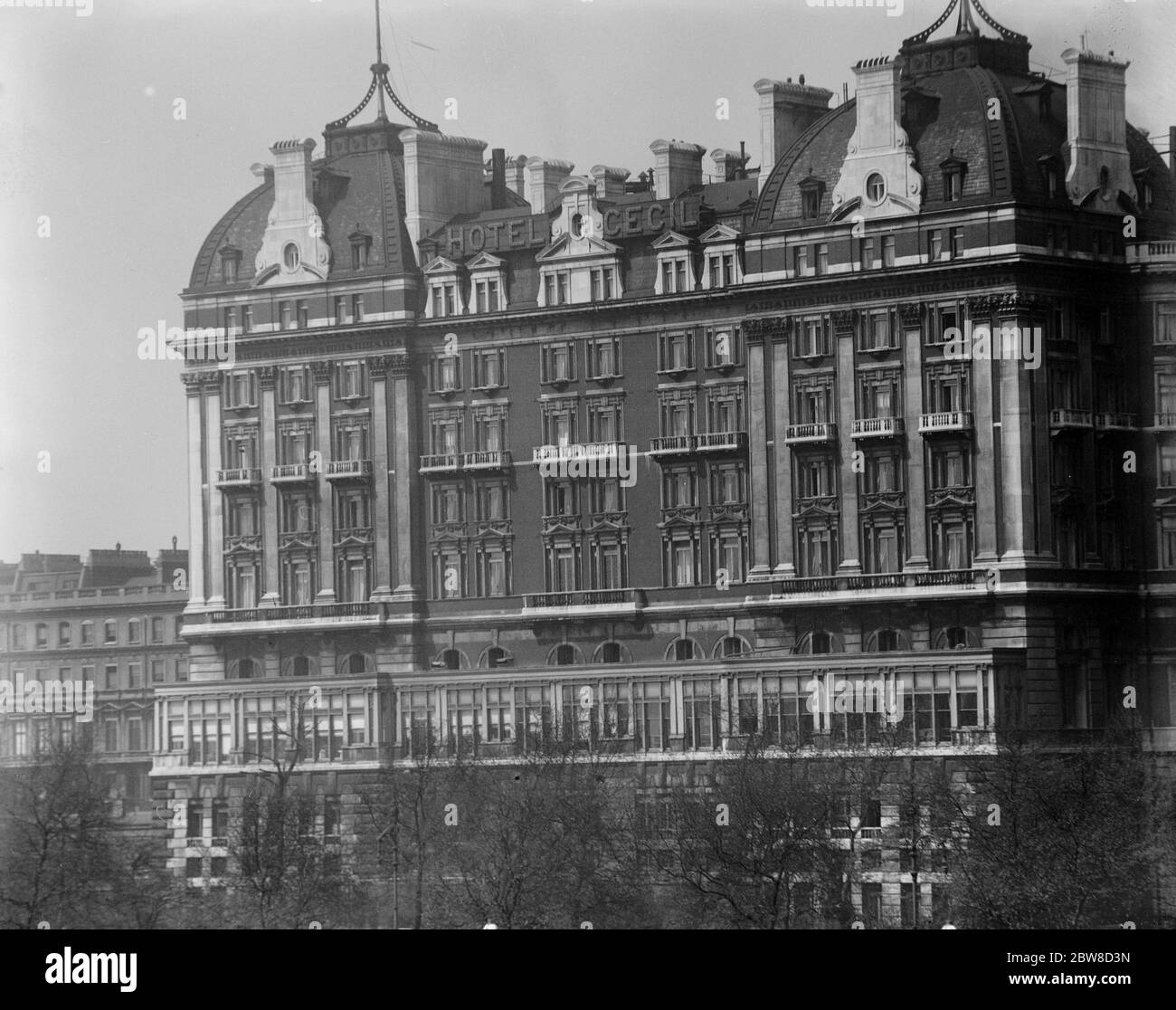 London Hotel Cecil from the embankment . April 1927 Stock Photo - Alamy