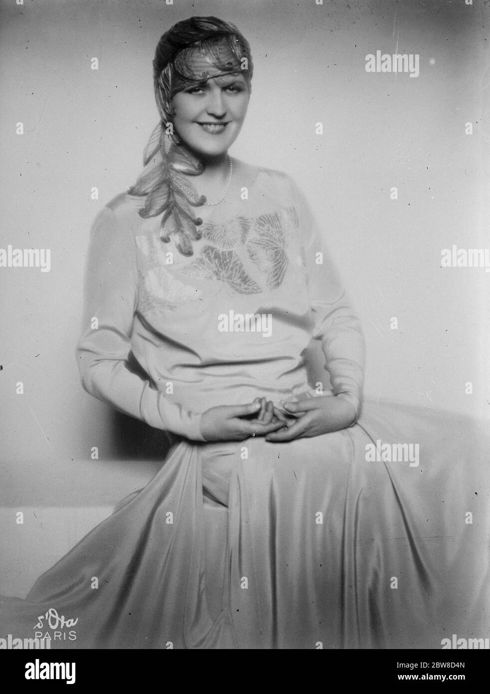 Is an english born british american actress hi-res stock photography ...