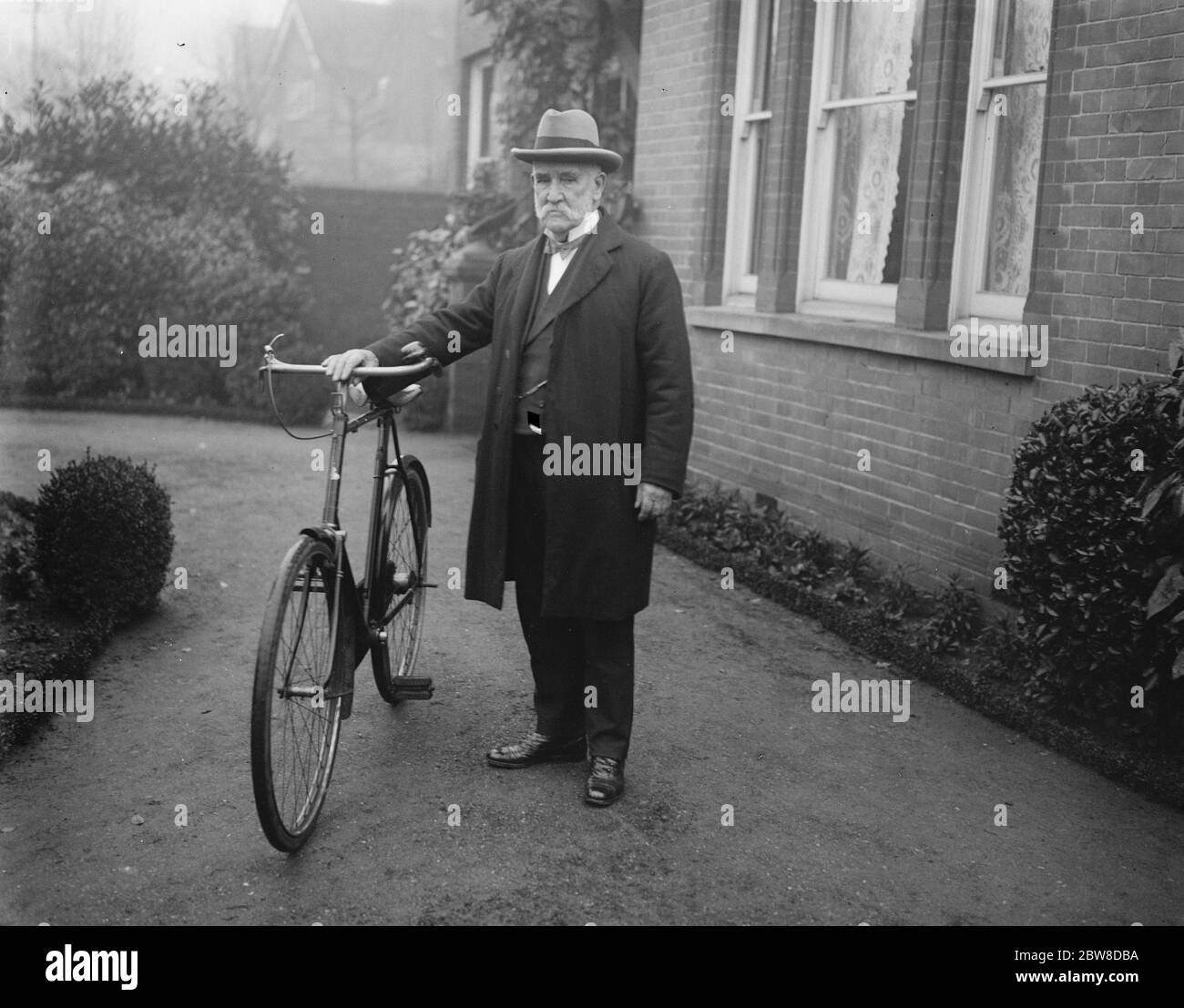 Sir William Carter raises £1,000 for victims of Windsor fire . Alderman ...