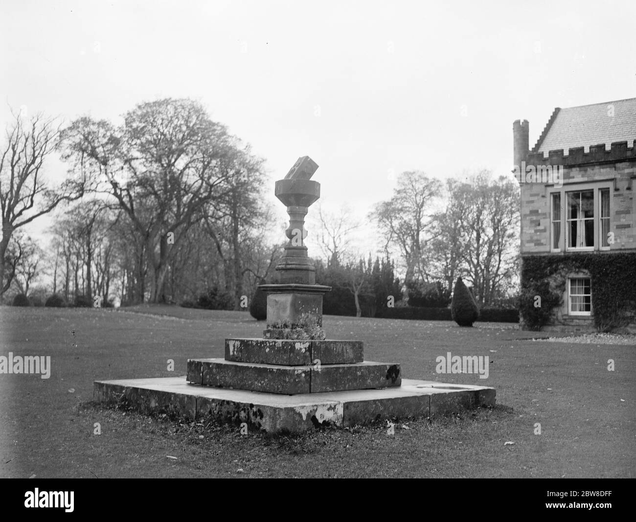 Sculpture gift Black and White Stock Photos & Images - Alamy