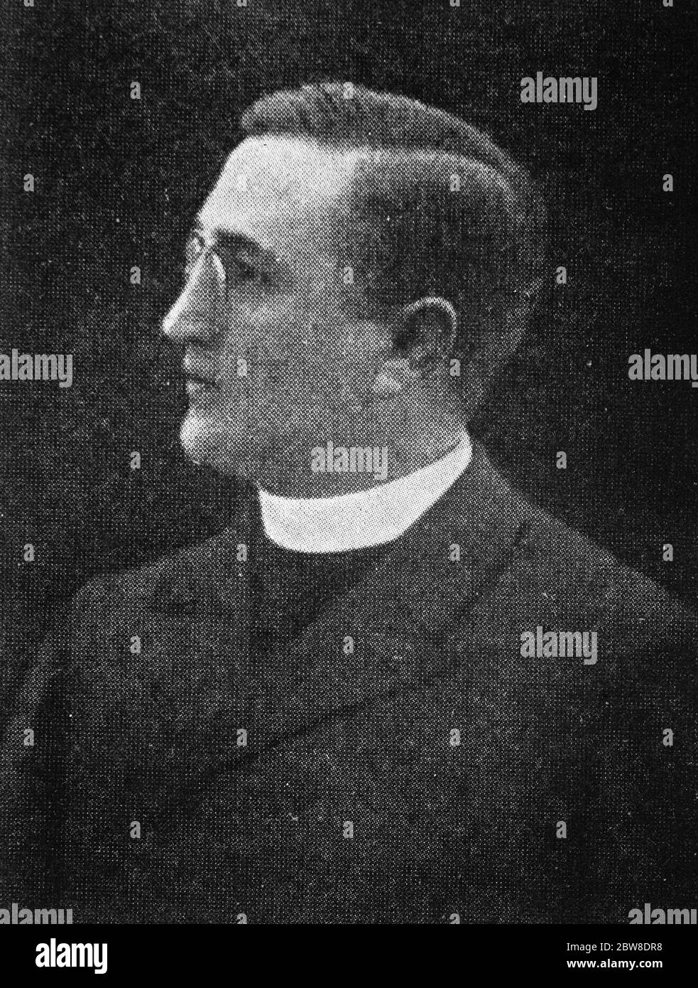 1920s priest hi-res stock photography and images - Alamy