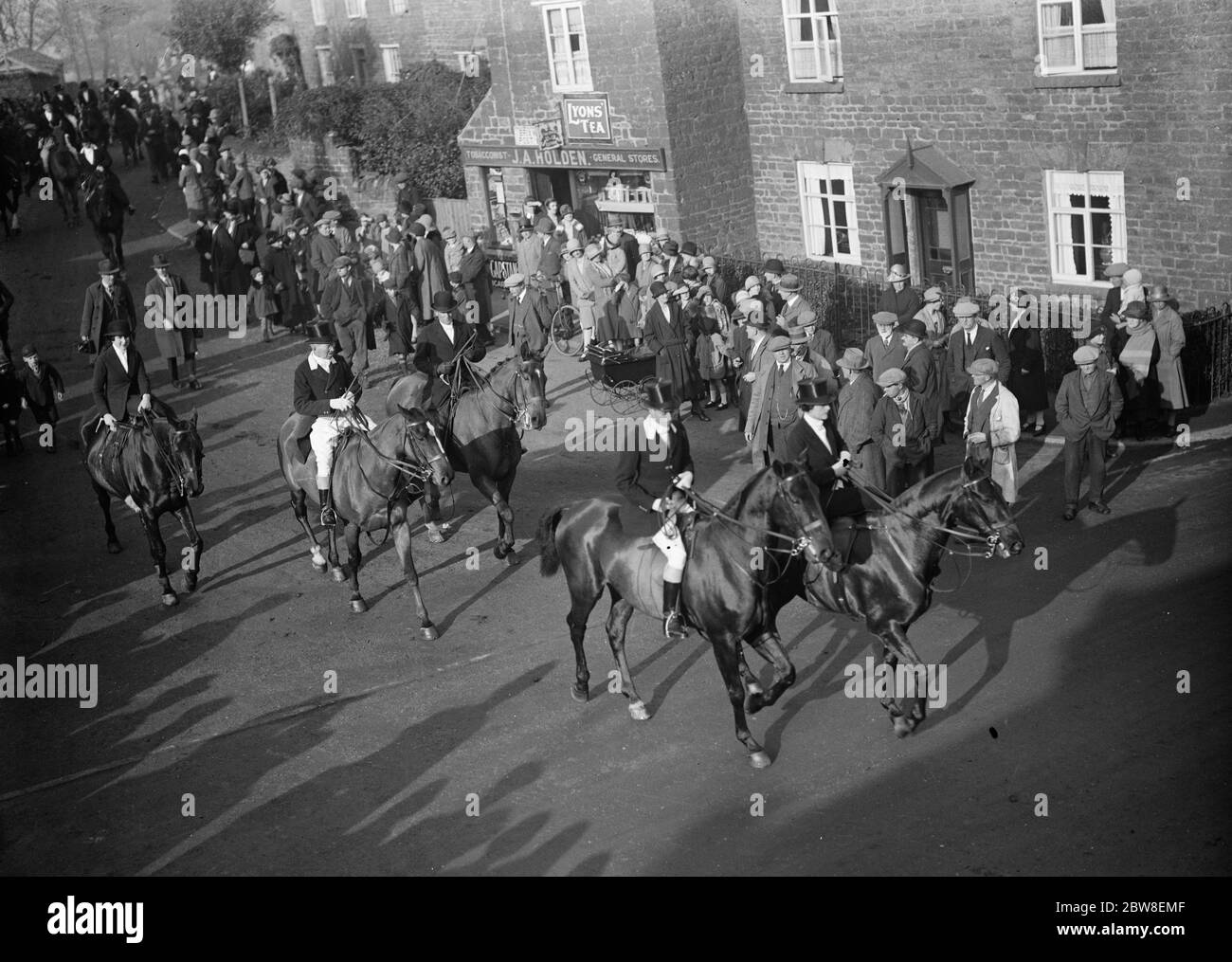The meet pytchley hunt hi-res stock photography and images - Alamy