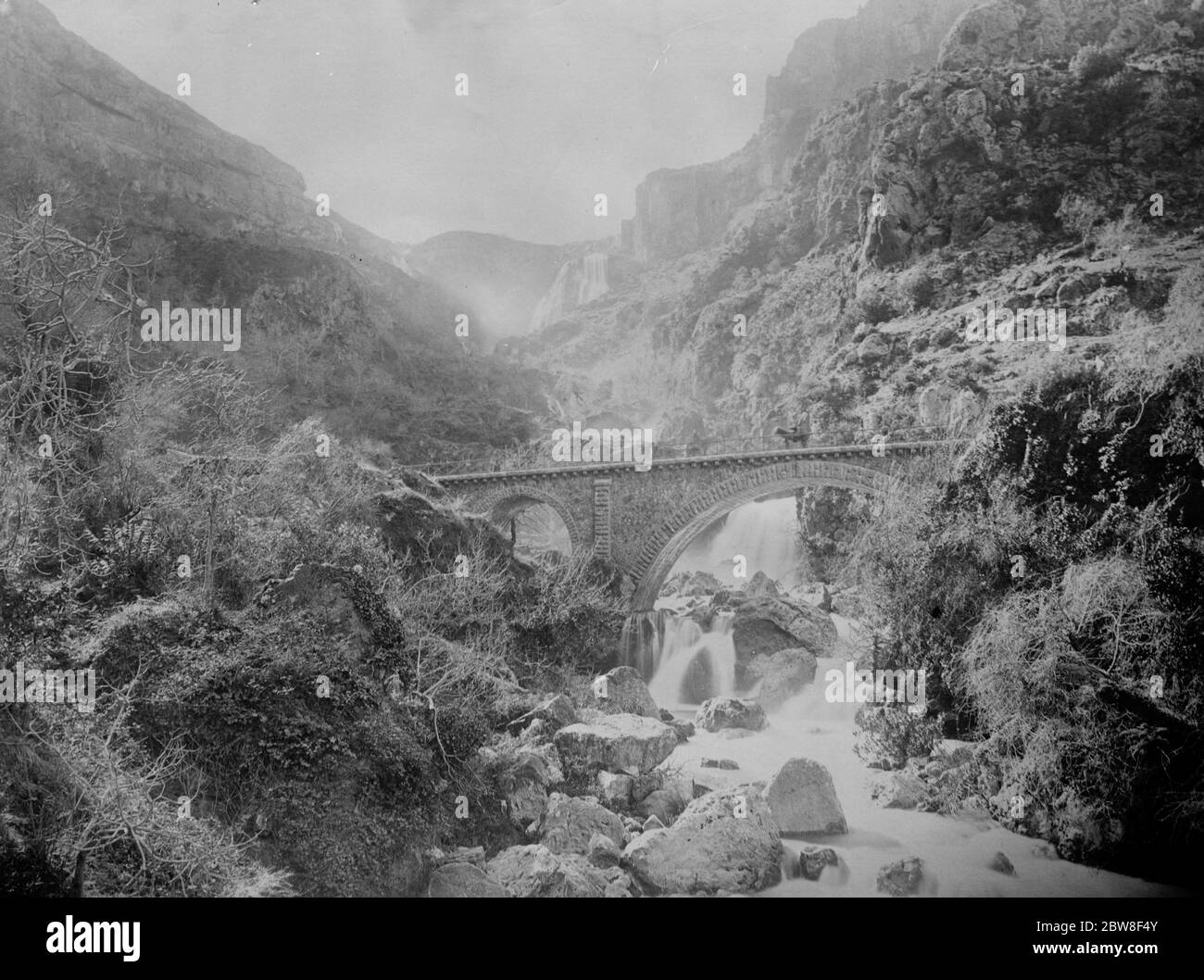 Scene of troop train wreck . Tlemcen . the gorge of El Qued Mefrouch ...