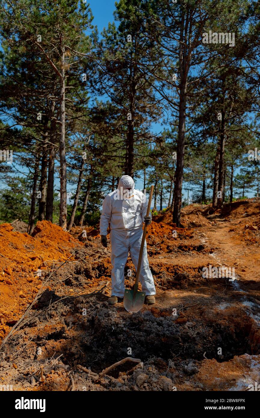 Istanbul, Turkey. 30th May, 2020. A morgue worker wearing a protective ...