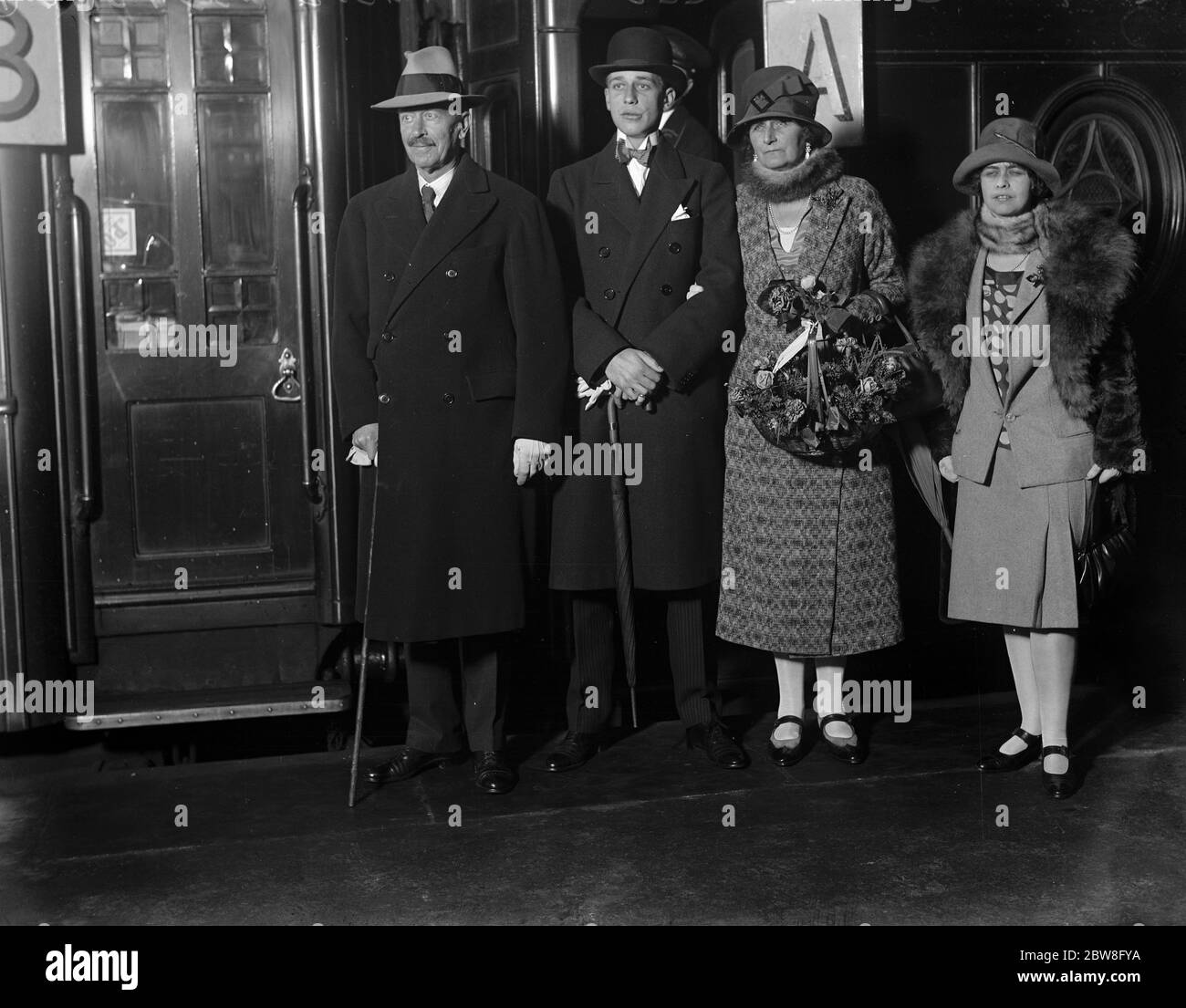 War Minister leaves for India . Sir Laming and Lady Worthington Evans ...