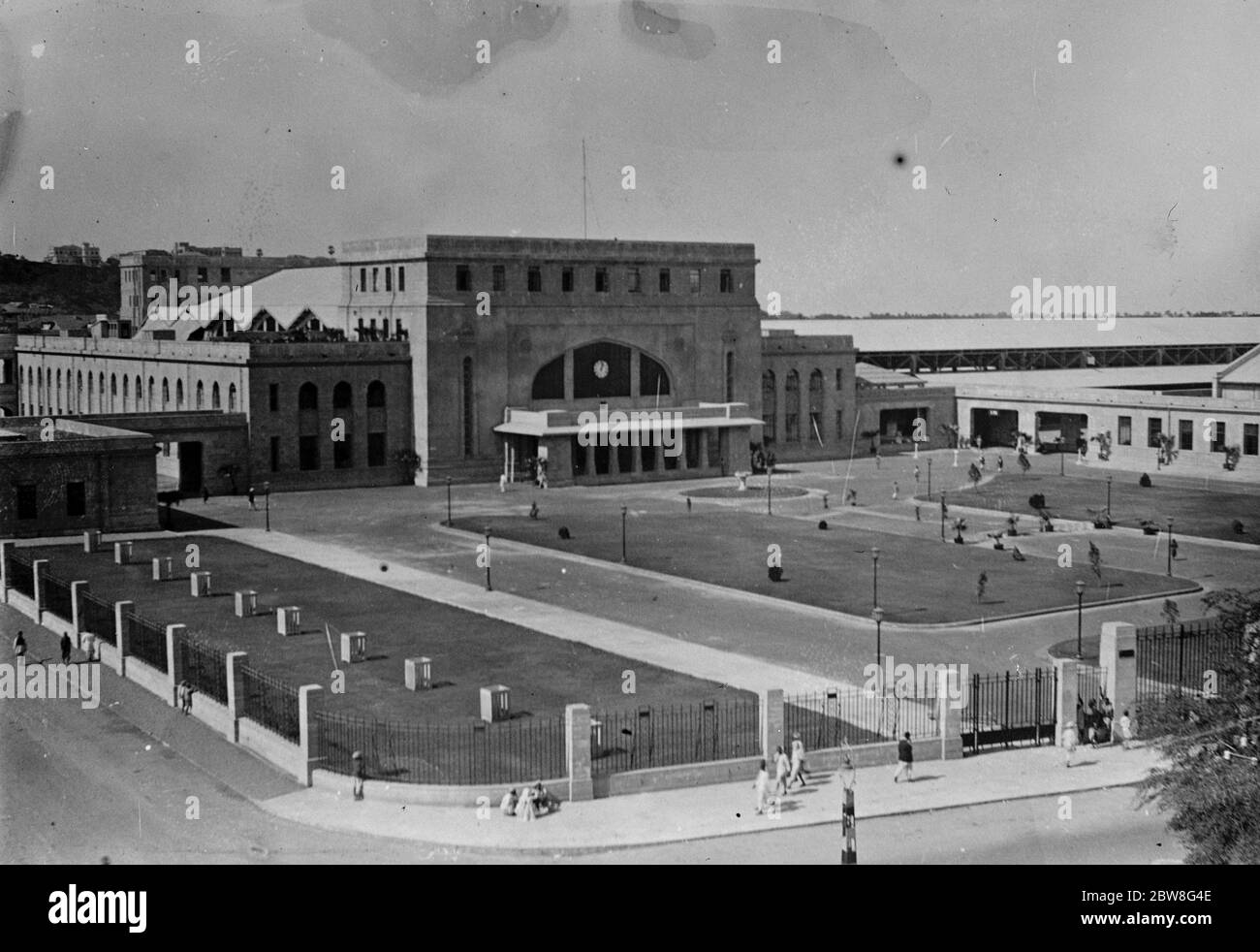 New railway terminus in Bombay . A new terminus for long distance ...