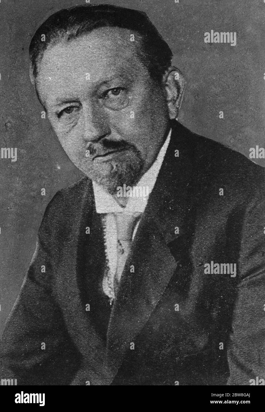 German scientist who has discovered an ancient temple in Rhodesia . Dr ...