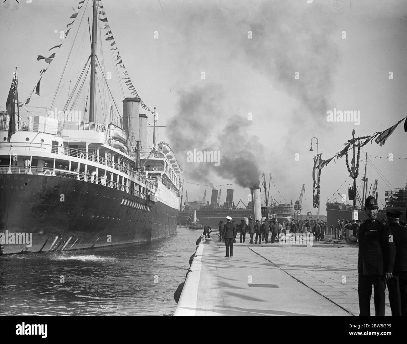 1920s london dock hi-res stock photography and images - Alamy