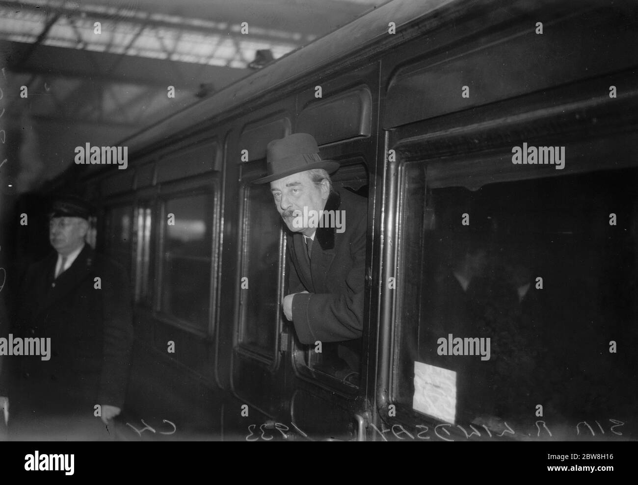 Southampton central train station hi-res stock photography and images ...