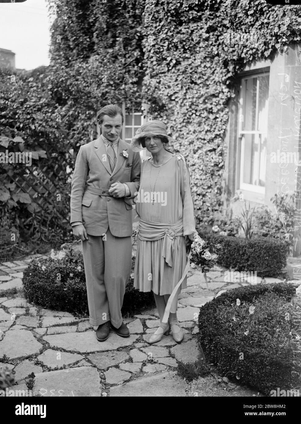 Sir John Martin Harvey 's son weds well known artist 's daughter . The ...