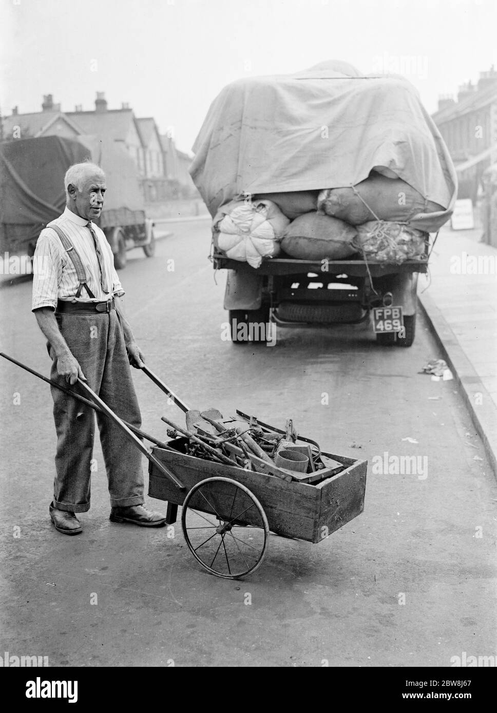 Recycling 1930s hi-res stock photography and images - Alamy