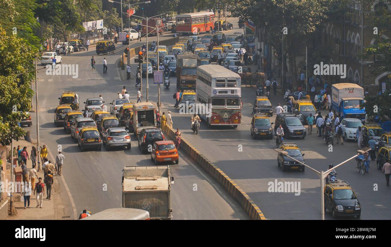 Crowded indian street bus cars hi-res stock photography and images - Alamy