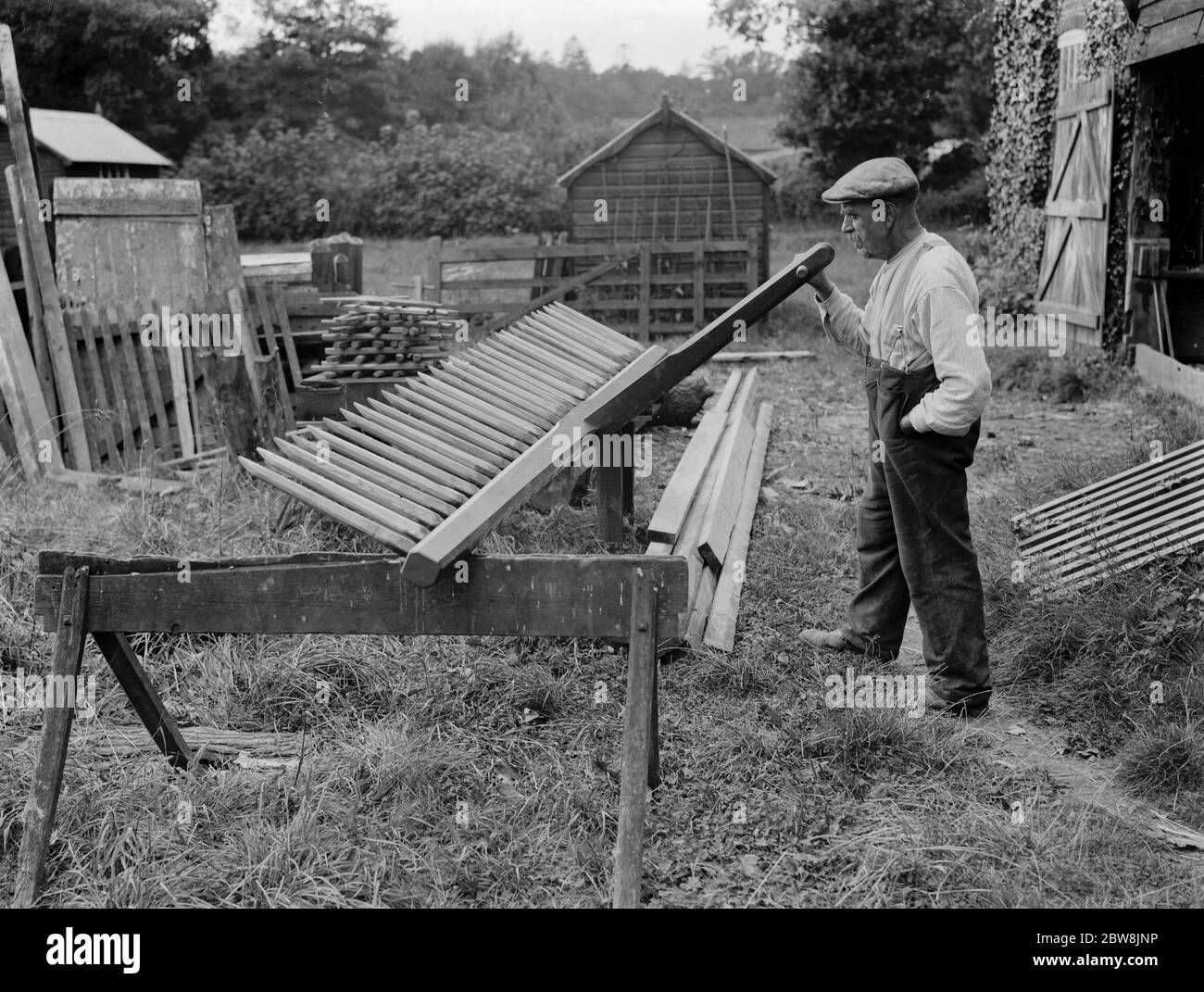 Samuel Hook , Scottow , ladder maker . 1937 Stock Photo - Alamy