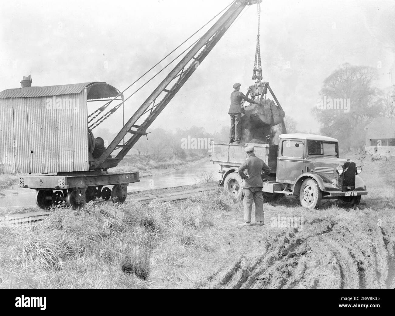 Lorry loading hi-res stock photography and images - Alamy