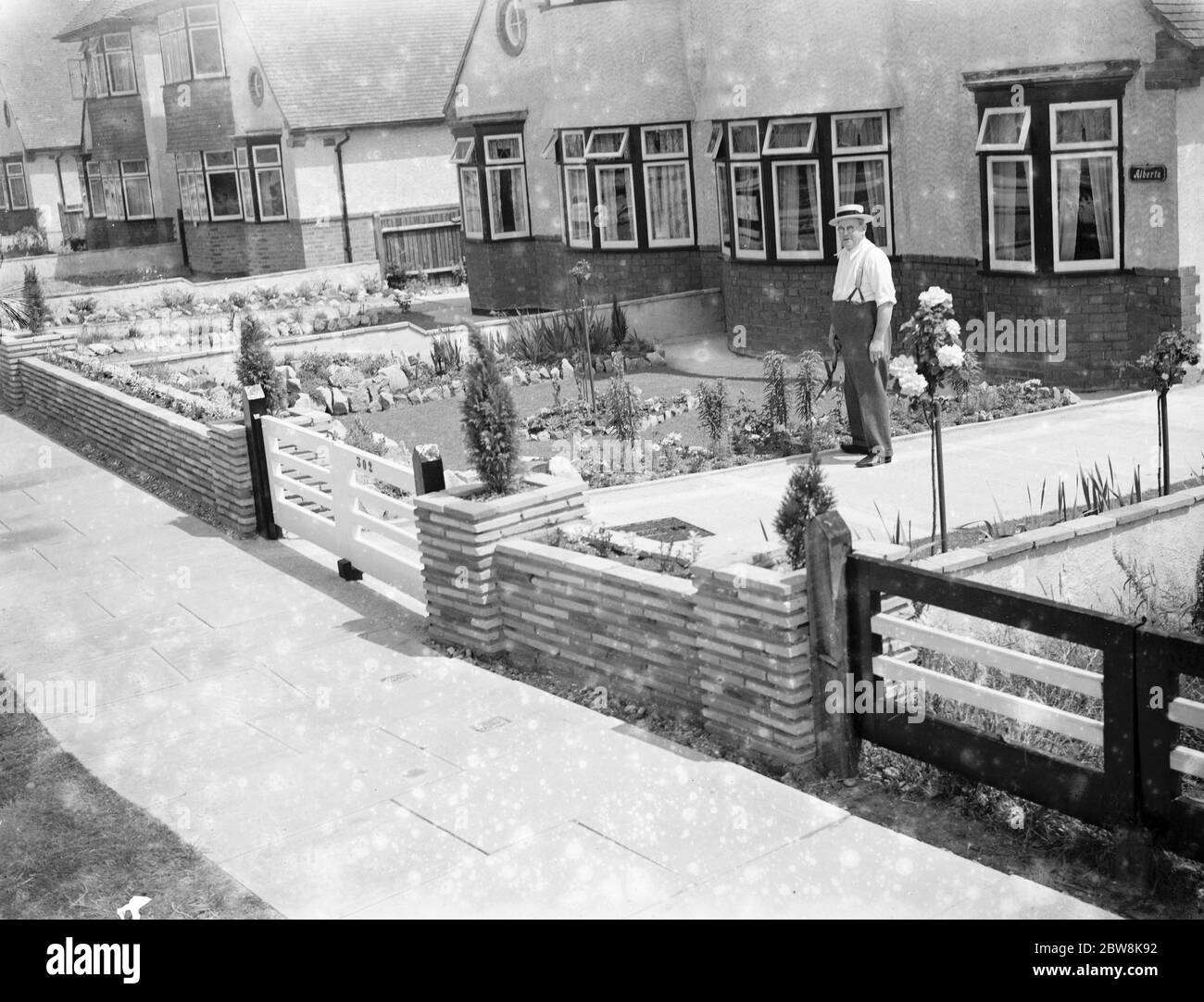 Front gardens in Petts Wood . 1935 Stock Photo - Alamy