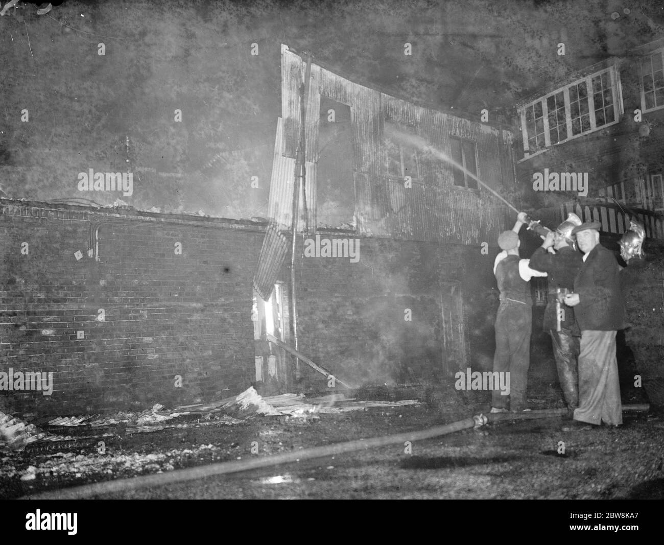 Burnt out building hi-res stock photography and images - Alamy