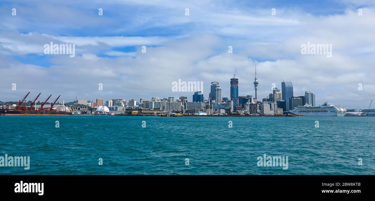 Auckland docks hi-res stock photography and images - Alamy
