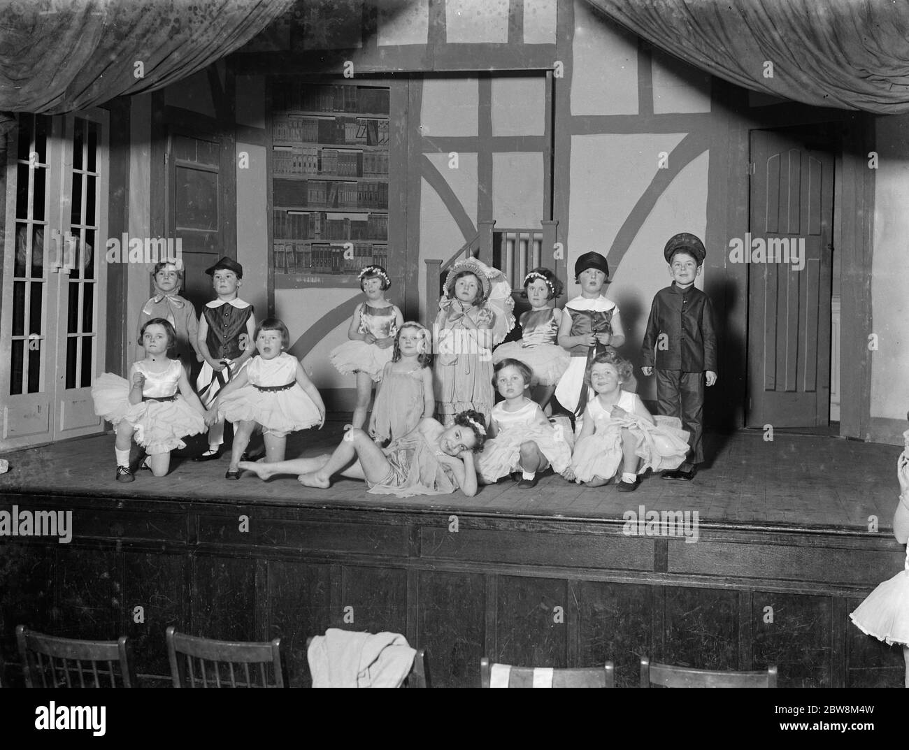 Theatre and stage and children hi-res stock photography and images - Alamy