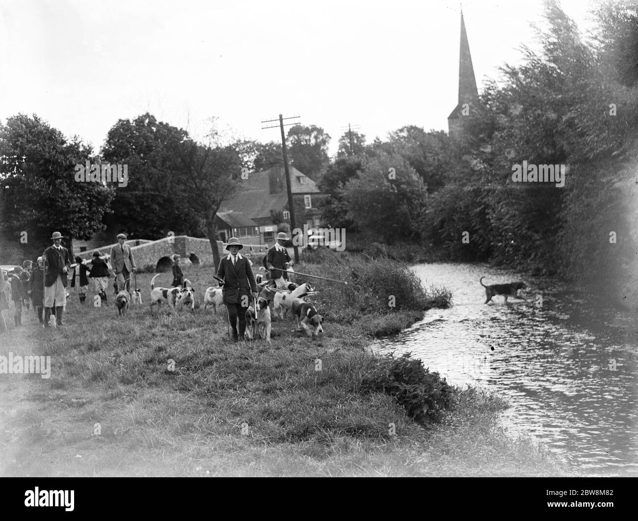 Otter hunting , Farningham , Kent . 1935 Stock Photo - Alamy